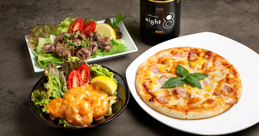 《cafe＆bar eight8》手作りフードやドリンクが豊富。飲み放題、歌い放題で元気に！【PR】 - Webタウン情報おかやま