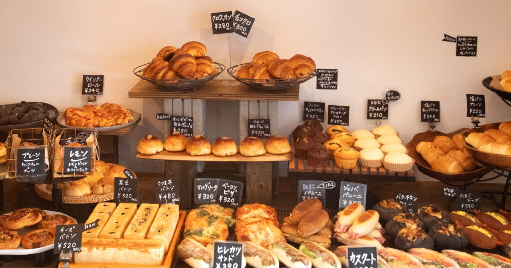 《倉敷市水島／BAMBOO BAKERS》迷うのも選ぶのも楽しみになる、毎日食べたい多彩なパンがずらり。 - Webタウン情報おかやま